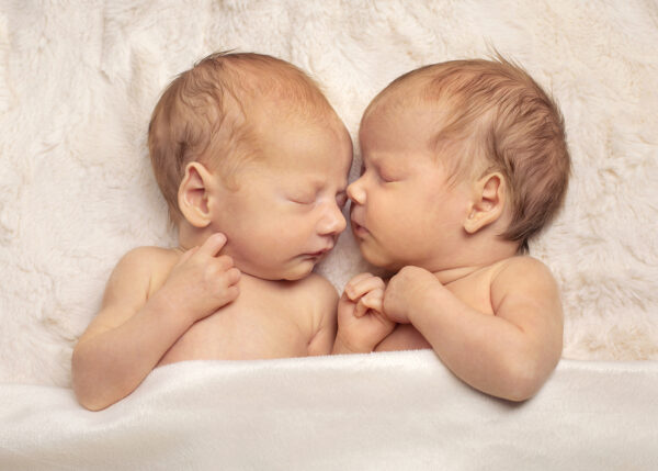 Babyfotos mit Zwillingen - Fotografin mit Liebe zum Detail - Jenny Schuster Babyfotos mit Zwillingen - Fotografin mit Liebe zum Detail - Jenny Schuster